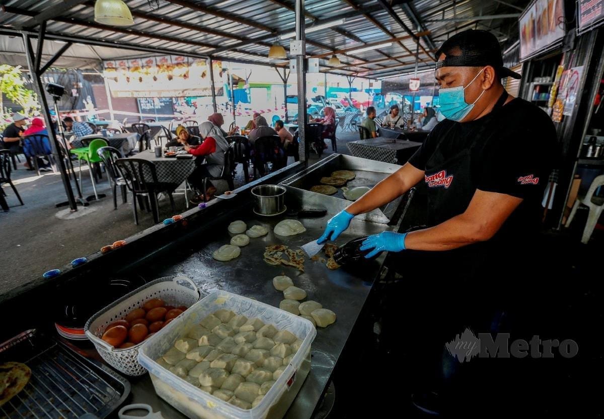 Man inspired into becoming roti canai maker by friend who made RM10,000 ...