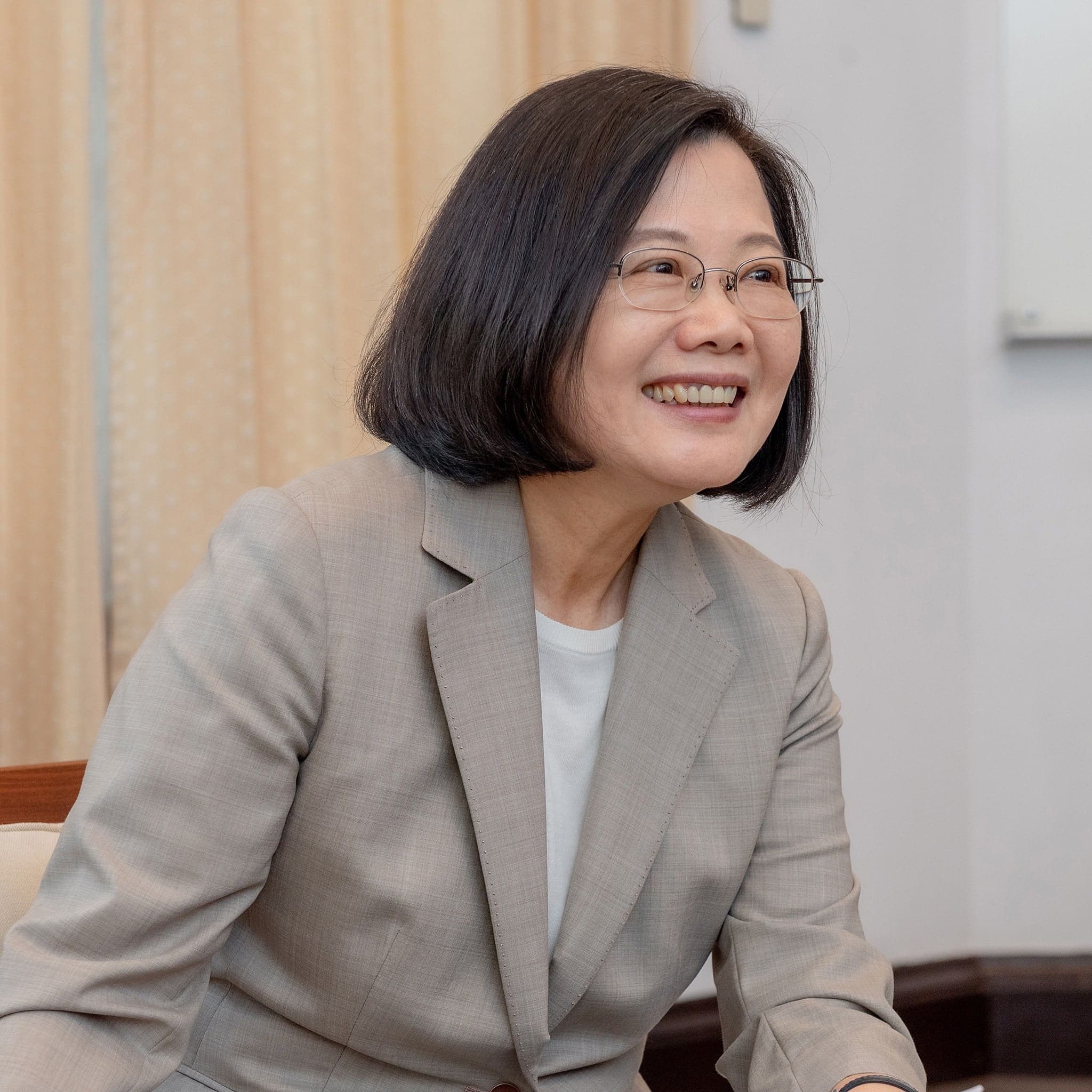 Cuteness overload! Young Taiwanese girl dresses up as her president ... Cuteness overload! Young Taiwanese girl dresses up as her president ...